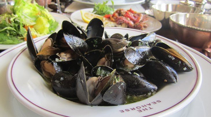 Steamed mussels with bay and chilli | Marine Conservation Society
